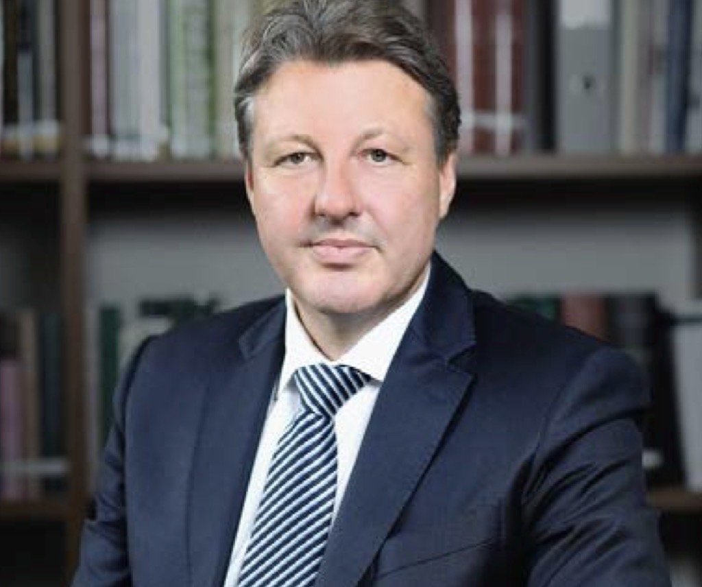 Alexander Ospelt Defeats Eliasch 65-64 to Become FIS President